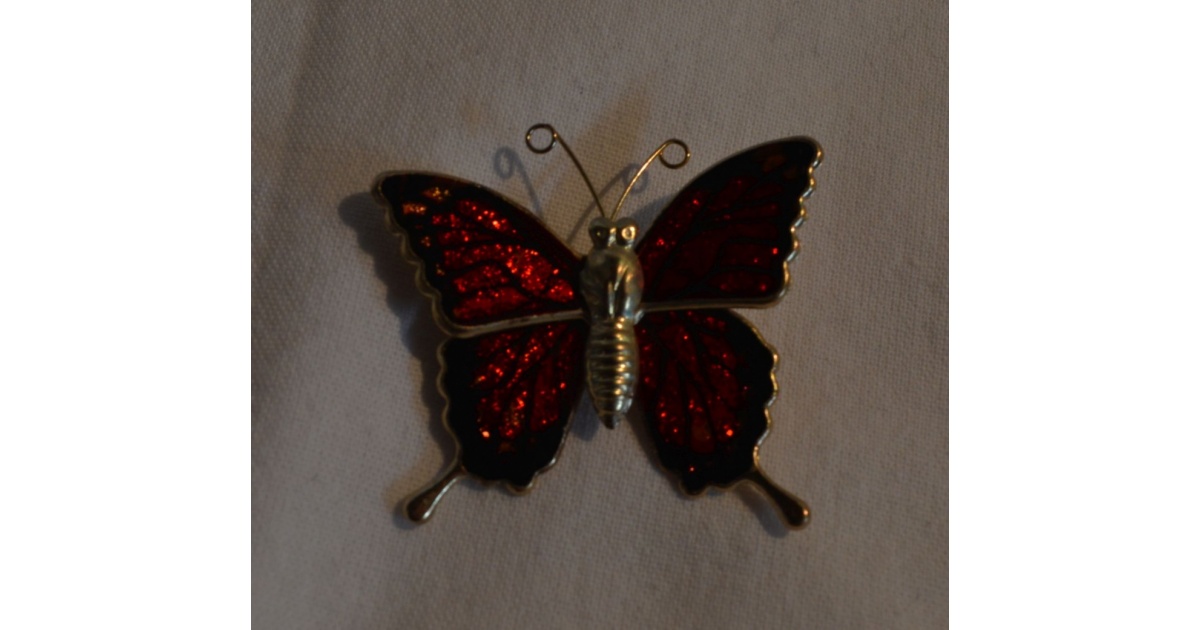 Perhonen rintaneula | monenlaista.fi